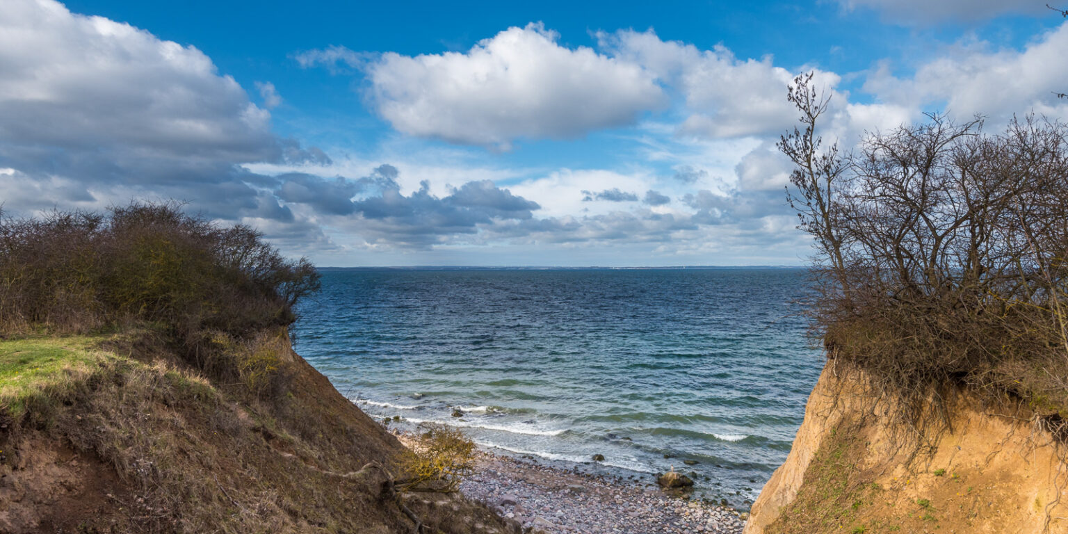 Durchgang durch die Steilküste zur Ostsee - meeresfoto.de