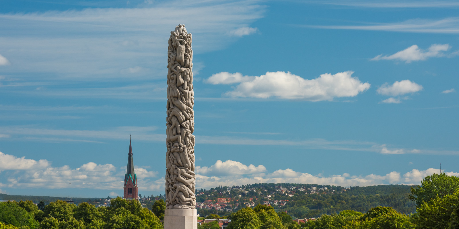 Monolith im Vigelandpark und Uranienborg-Kirche in Oslo - meeresfoto.de